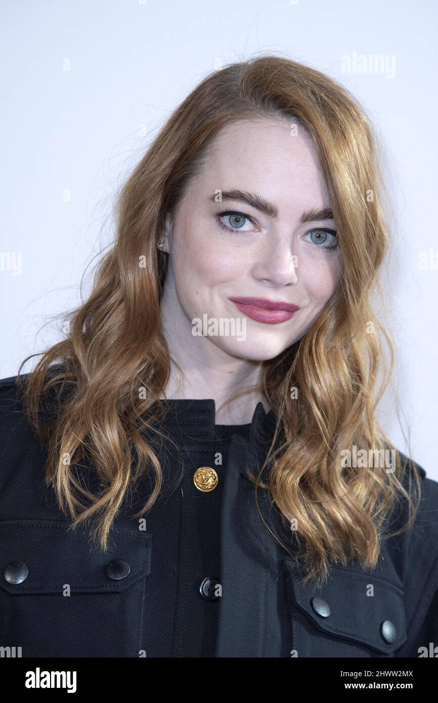 Emma Stone Golden Globes Hair 2022