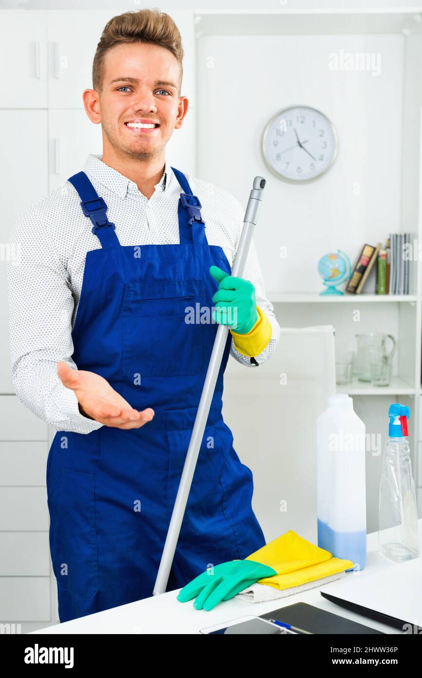 Dusting office hi-res stock photography and images - Alamy