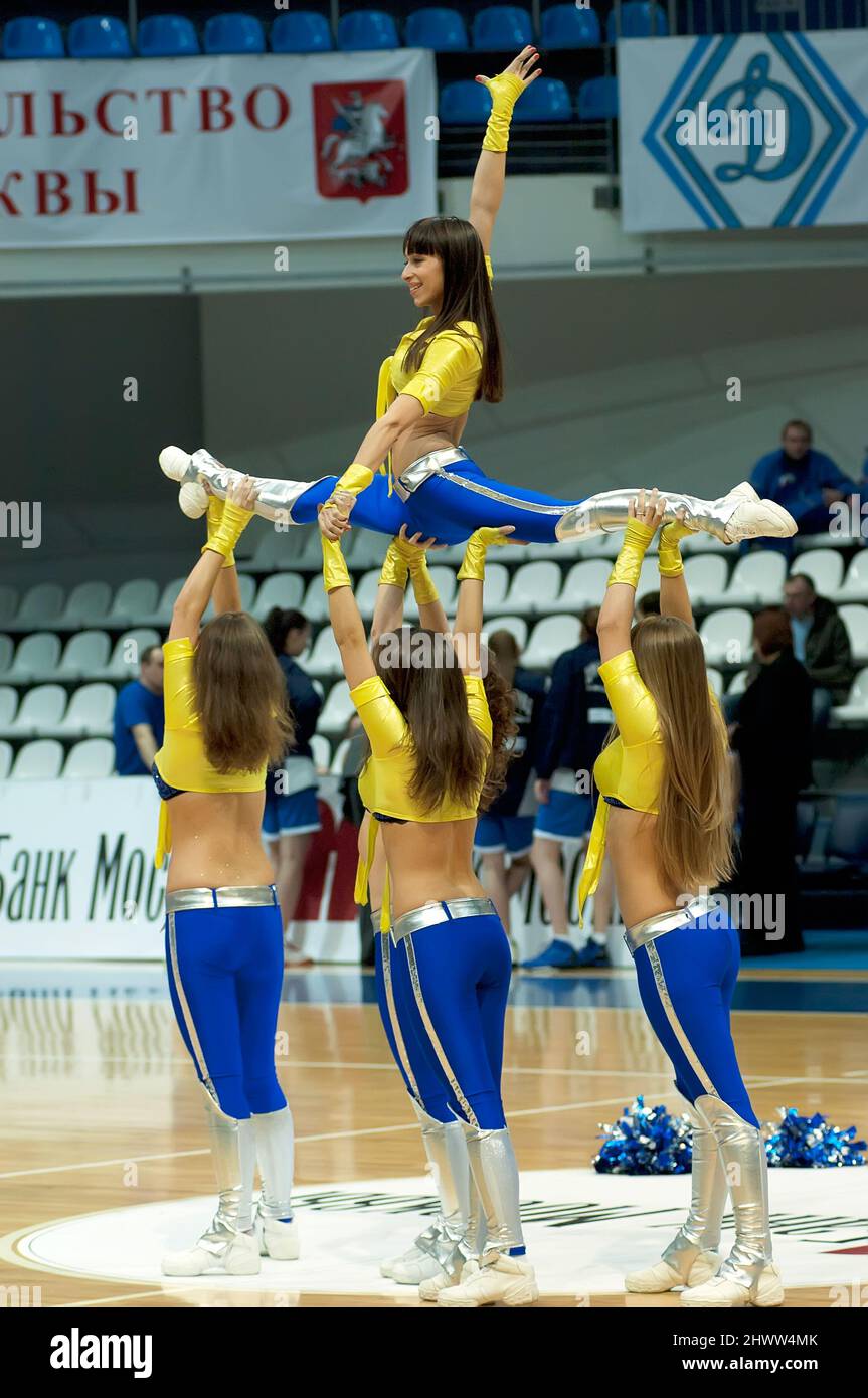 MOSCOW - APRIL 1: Cheerleaders groupe VIP dance on a game Dynamo MSK vs ...