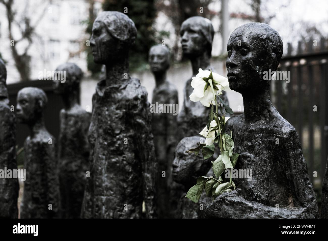 Jewish memorial statues hi-res stock photography and images - Alamy