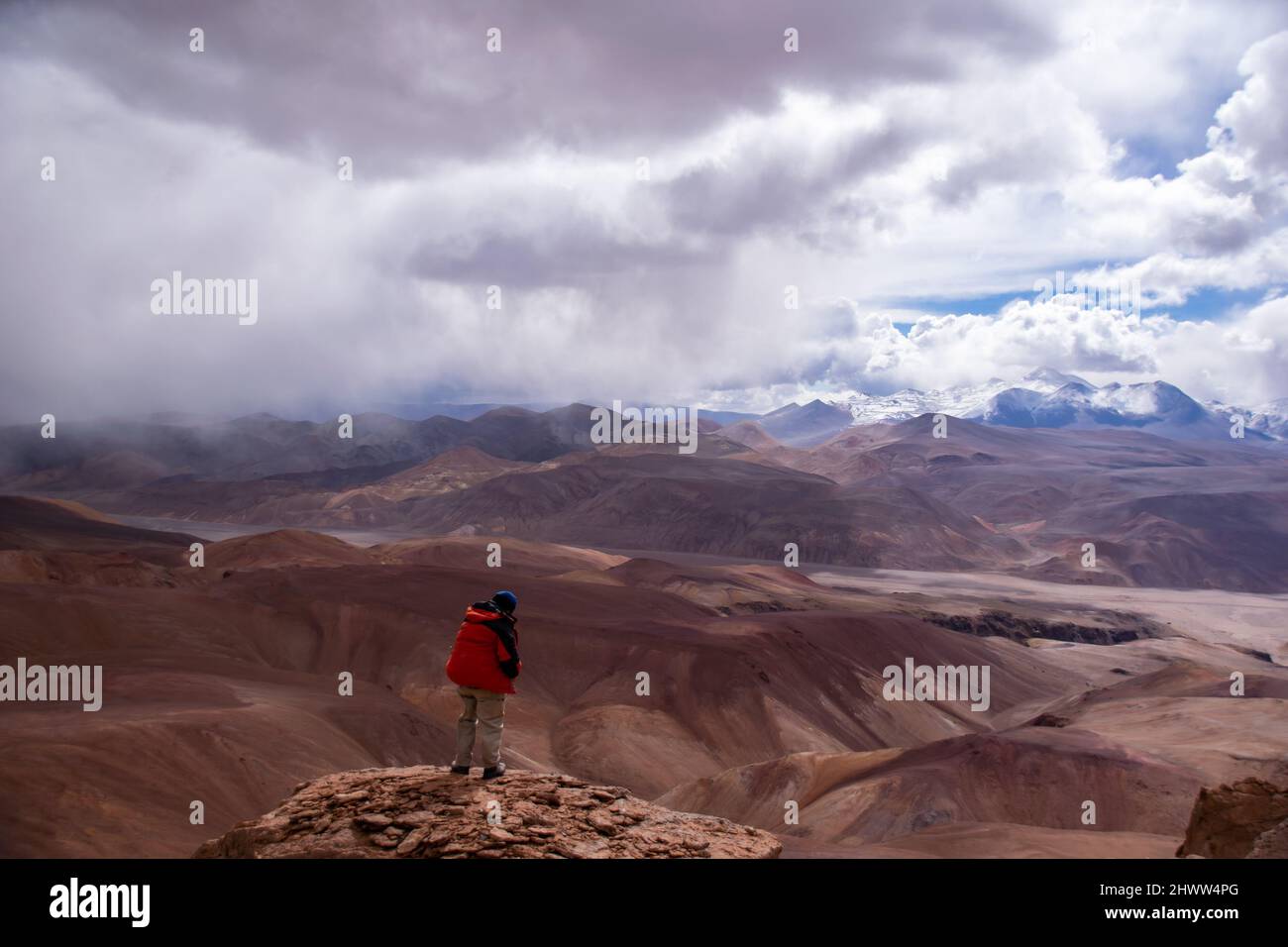 Geologist fieldwork desert hi-res stock photography and images - Alamy