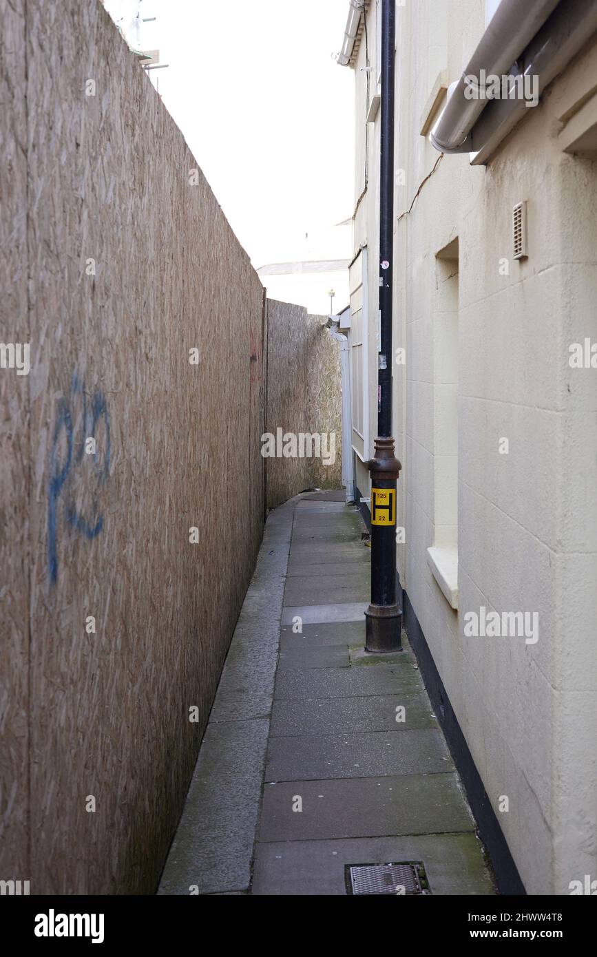 Narrow side access hi-res stock photography and images - Alamy