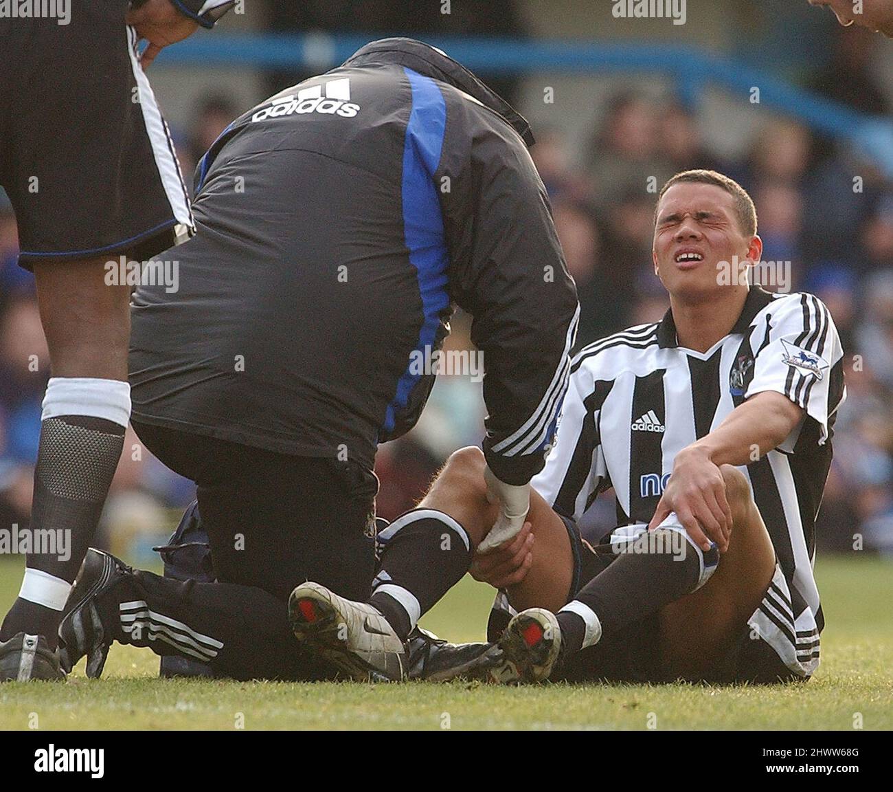 PORTSMOUTH V NEWCASTLE 29-02-04 JERMAIN JENAS GETS TREATMENT PIC MIKE ...