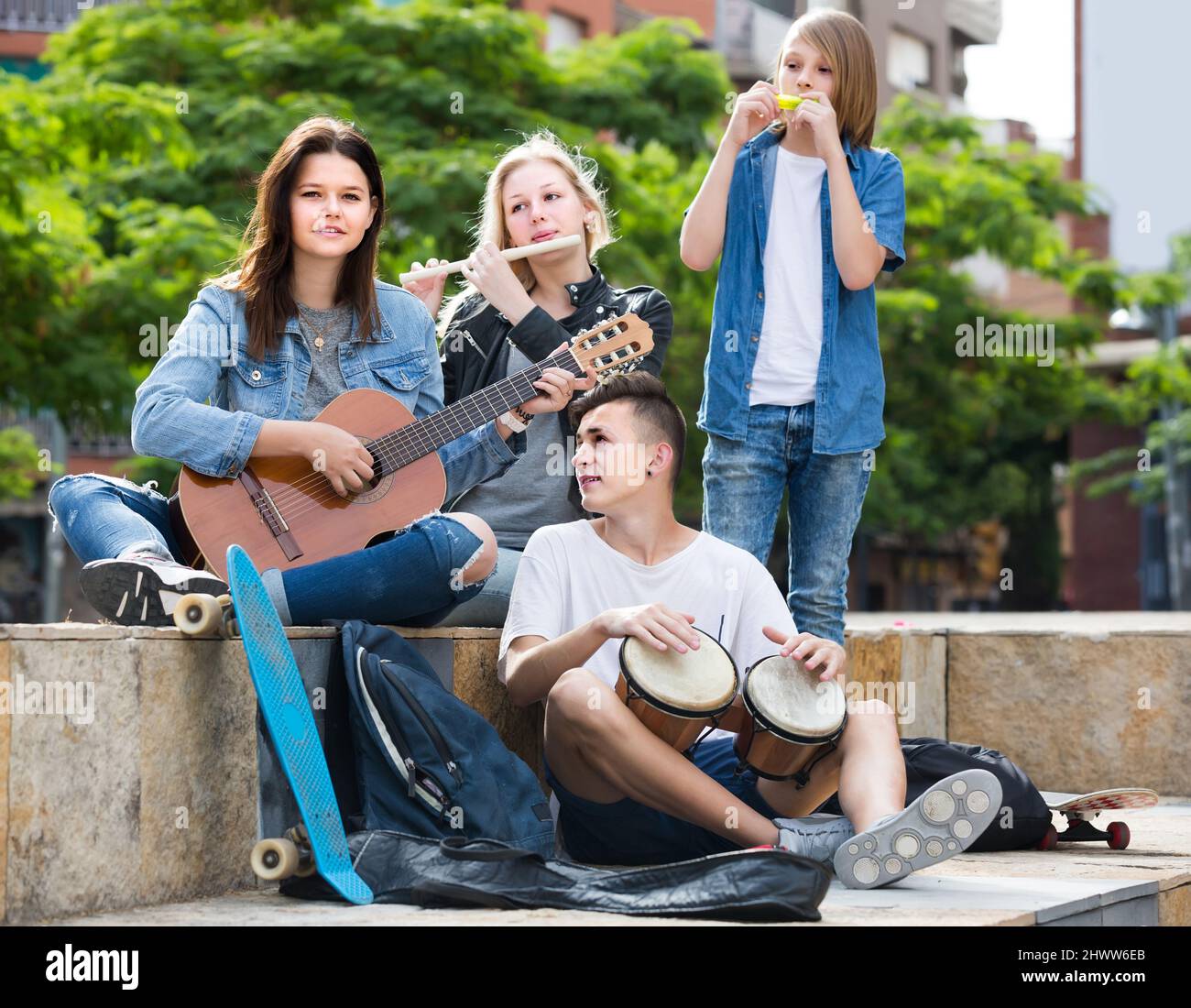 Four laughing female teenagers standing hi-res stock photography and ...