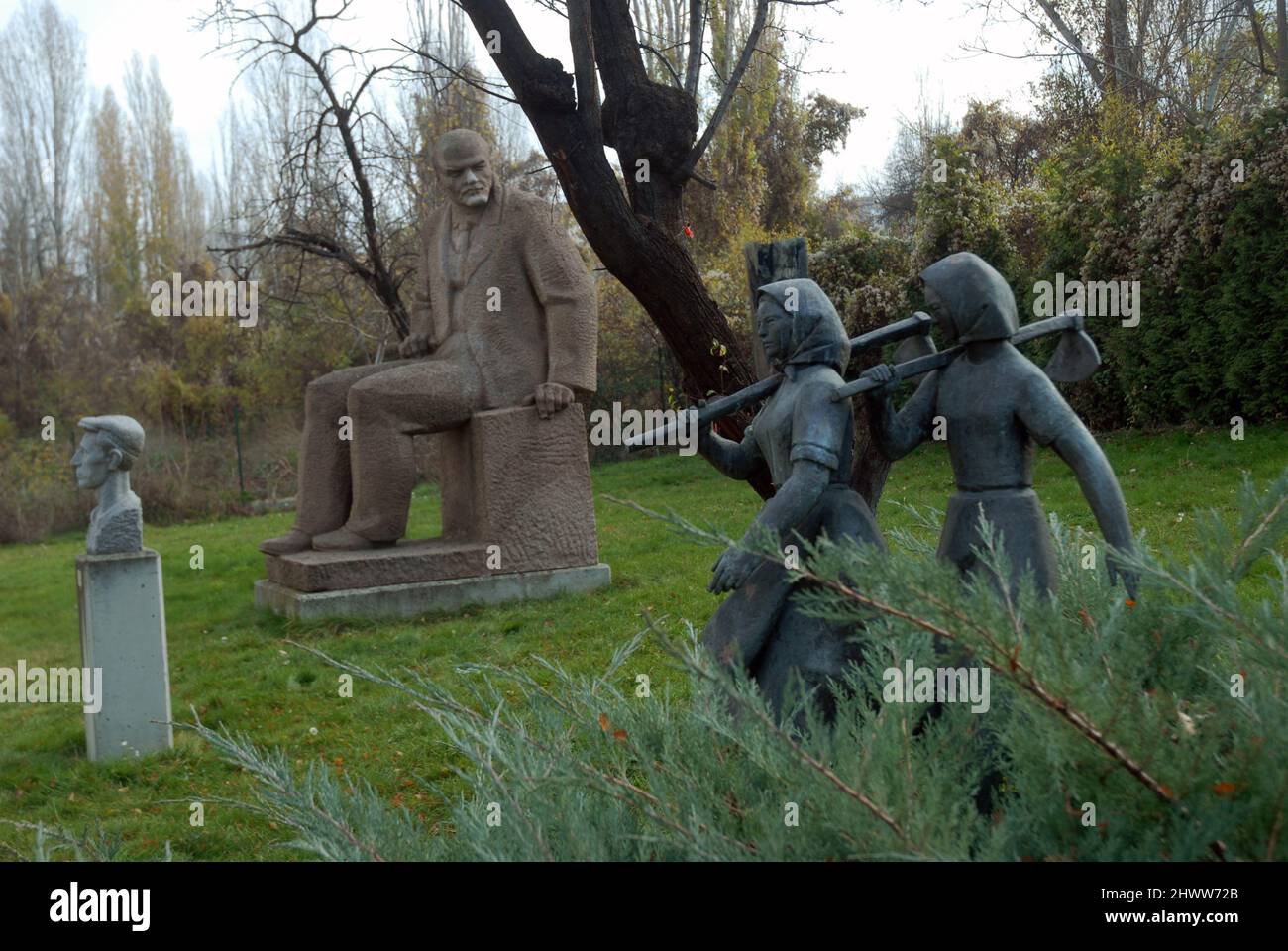 Huge Statue of Lenin on display at the Museum of Socialist Art, Sofia ...