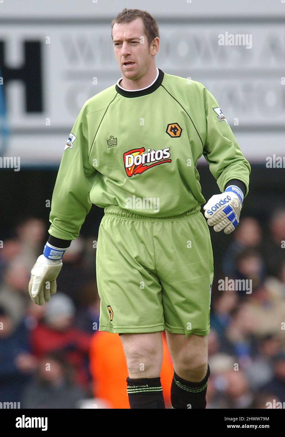 PORTSMOUTH V WOLVES PAUL JONES PIC MIKE WALKER, 2004 Stock Photo - Alamy