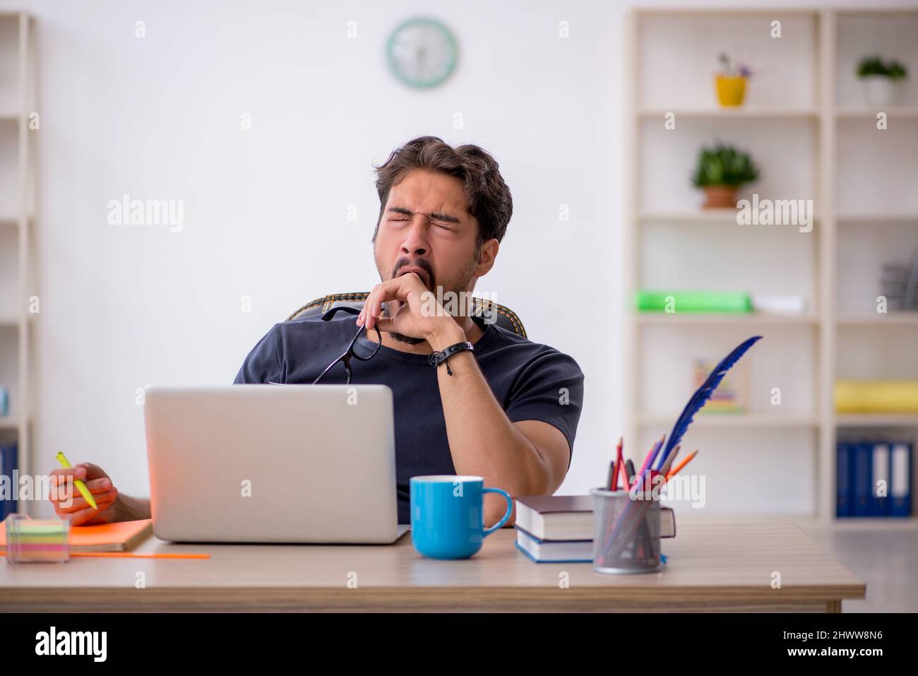 Exhausted reporter working late hi-res stock photography and images - Alamy
