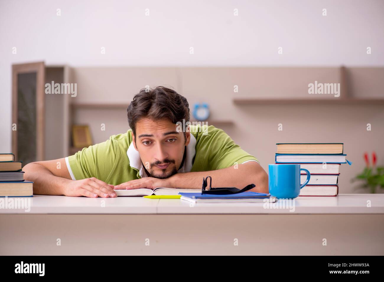 Demotivated student hi-res stock photography and images - Alamy