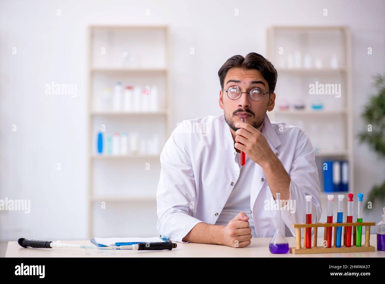 Young chemist working at the lab Stock Photo - Alamy