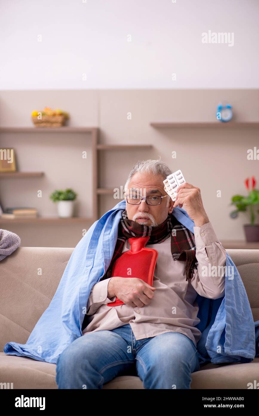 Old man pensioner suffering at home Stock Photo - Alamy
