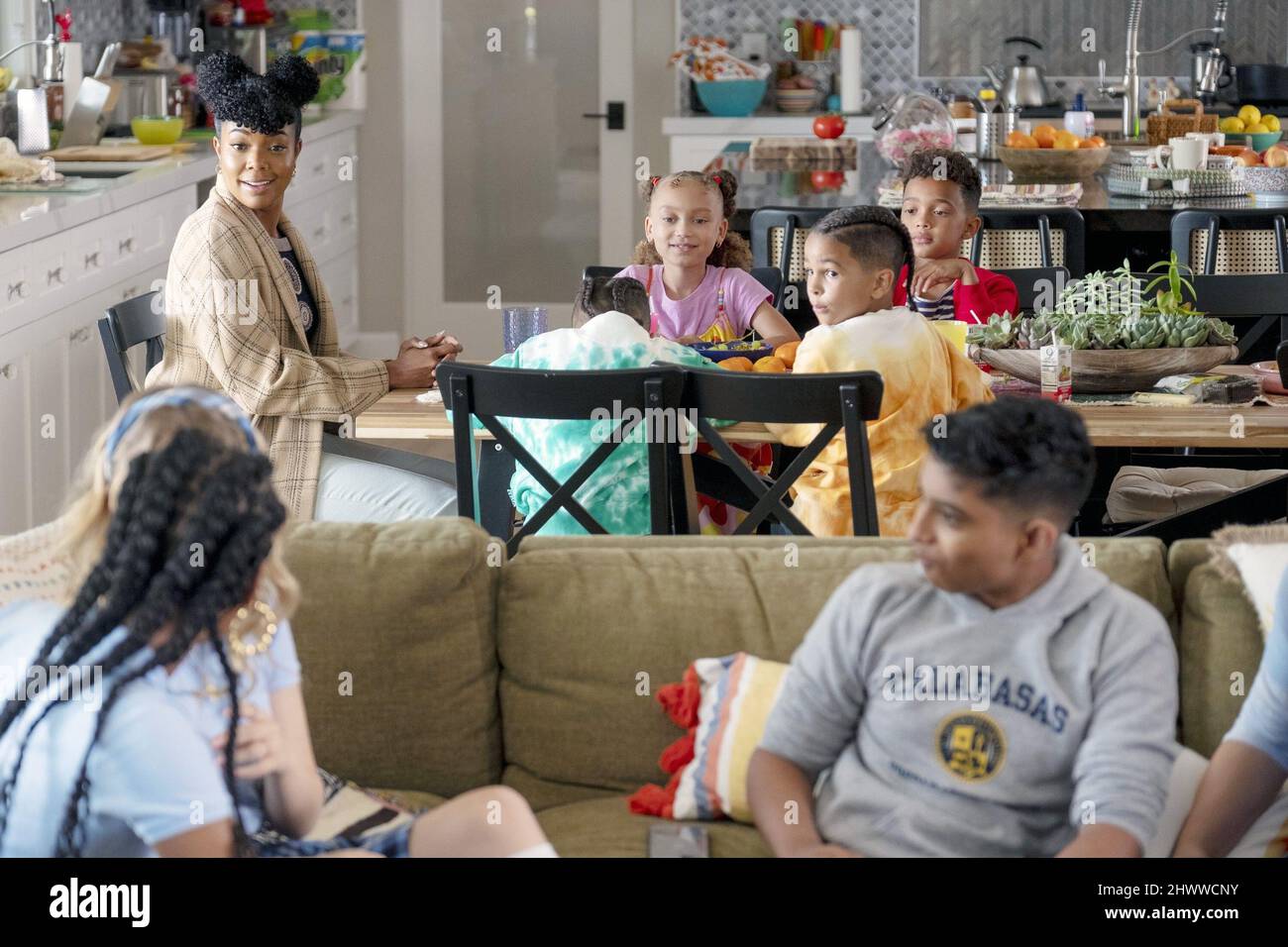 CHEAPER BY THE DOZEN, from left: Journee Brown (front), Kylie Rogers ...