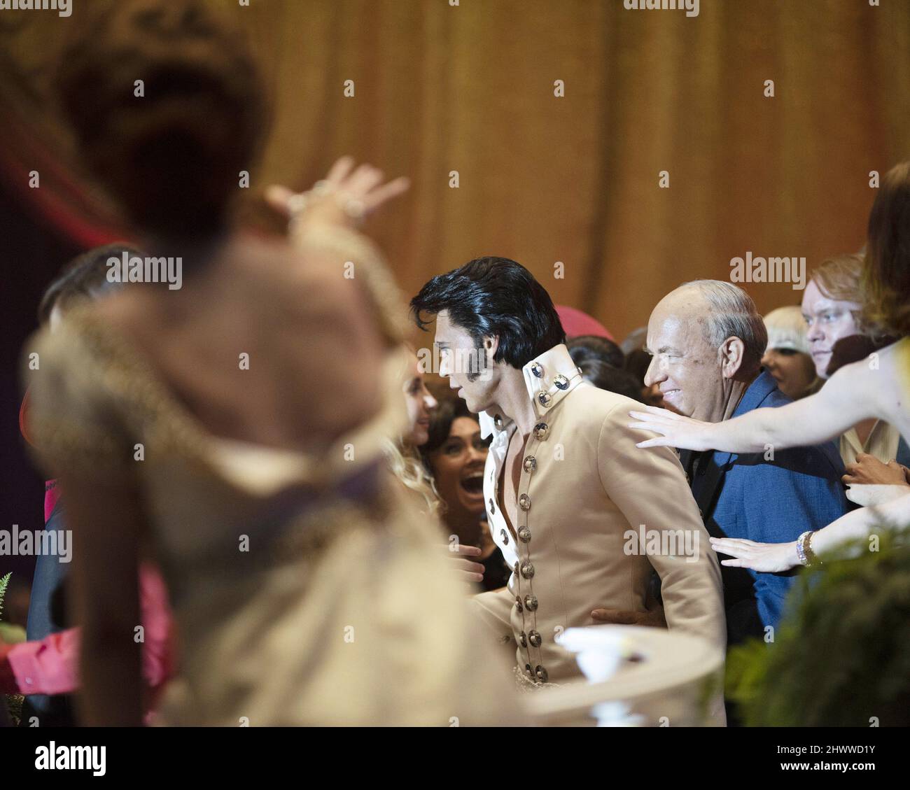 ELVIS, from left: Austin Butler as Elvis Presley, Tom Hanks as Colonel ...