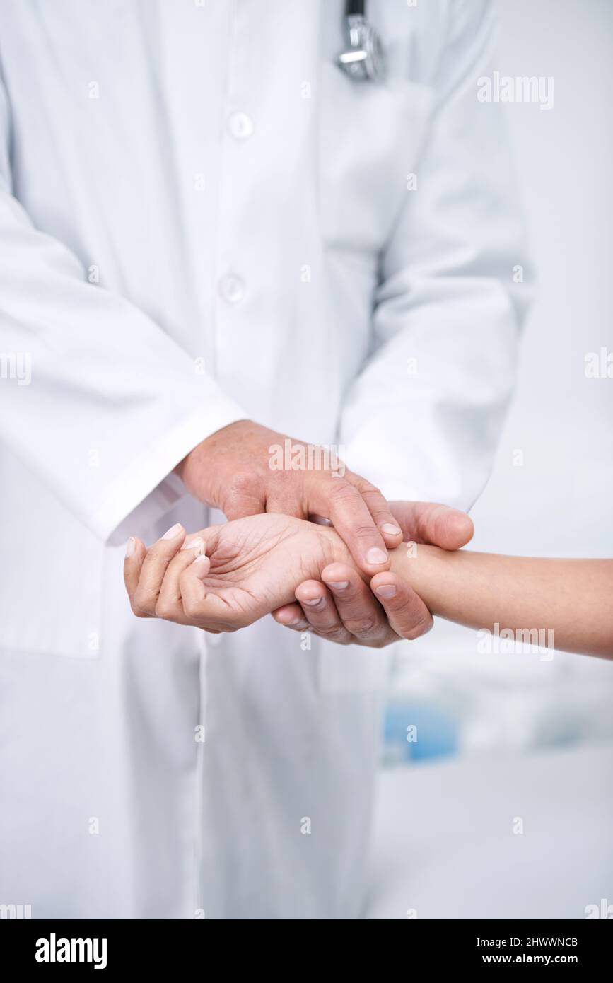 Checking pulse finger hi-res stock photography and images - Alamy