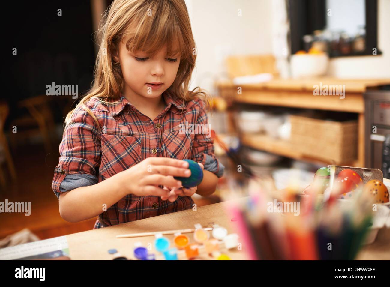 Girl doing crafts hi-res stock photography and images - Alamy