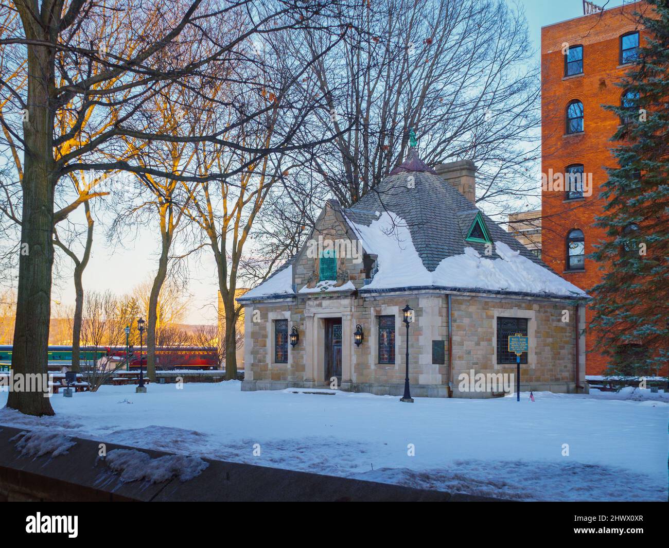 Mohawk ha hi-res stock photography and images - Alamy