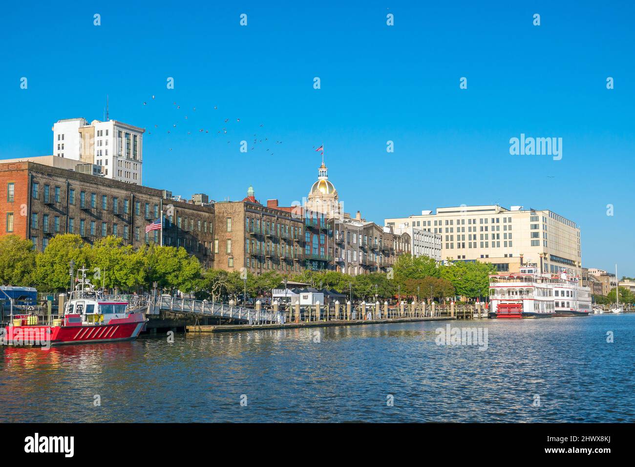 Riverfront of downtown Savannah in Georgia, USA Stock Photo - Alamy