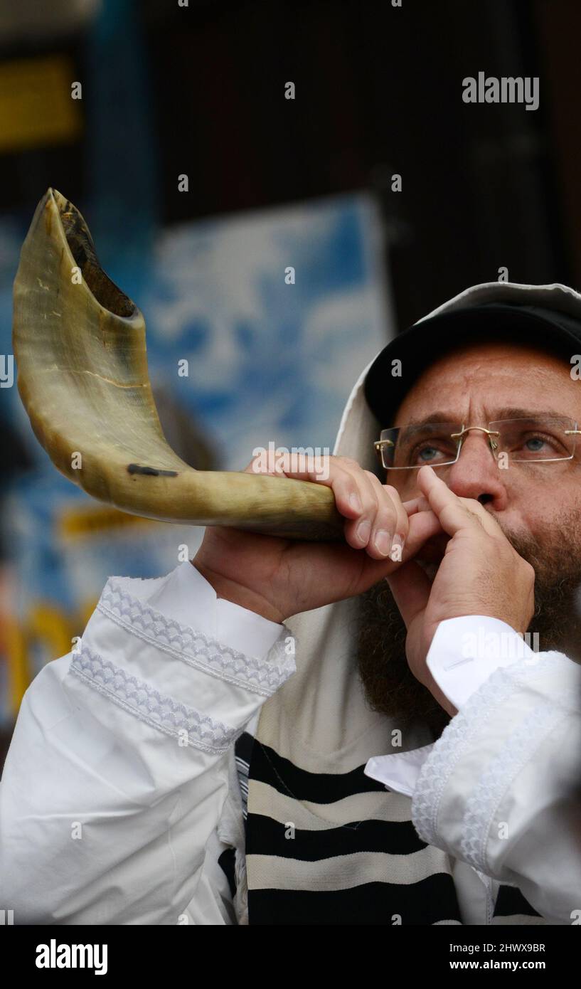 Uman, Ukraine. 21th of September 2017. A Jewish man blowing the Shofar ...
