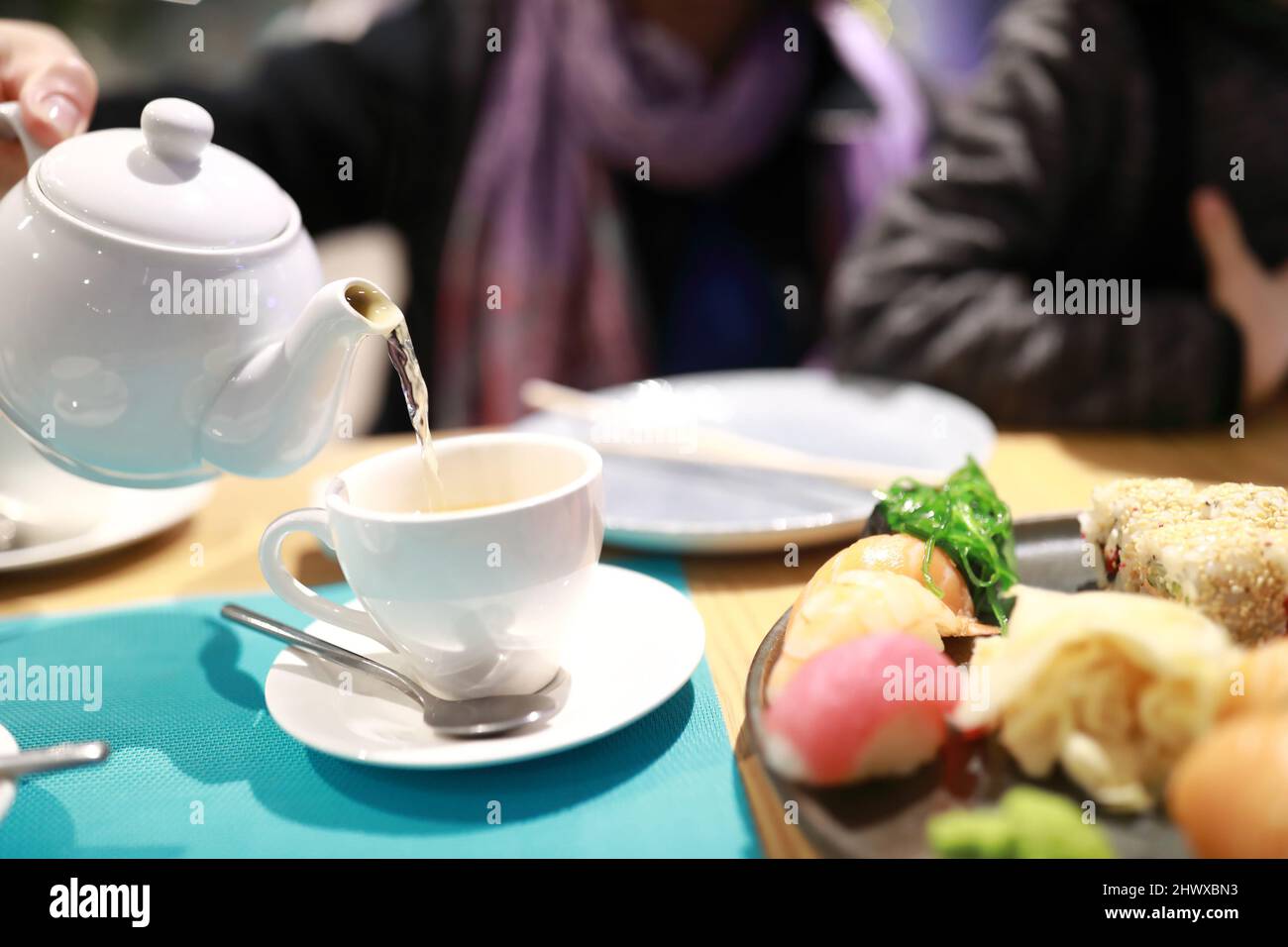 Woman pouring green tea restaurant hi-res stock photography and images ...