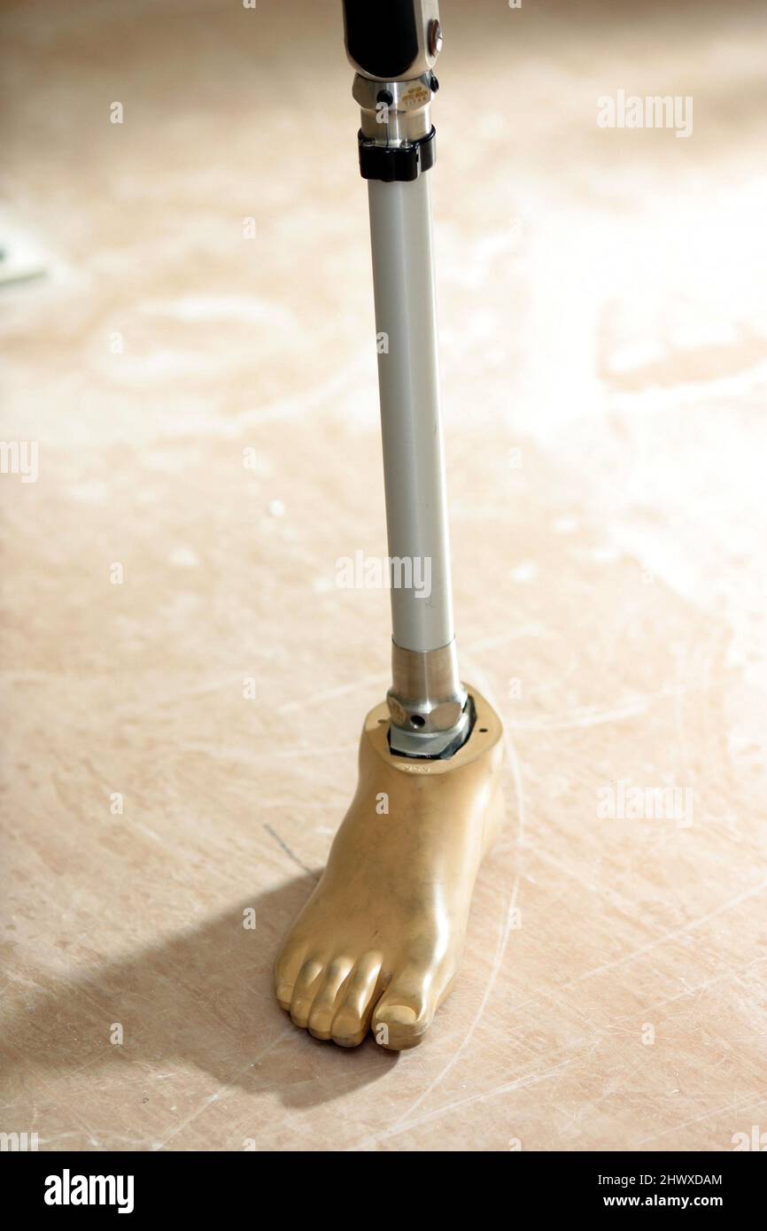 A below the knee prosthesis Stock Photo - Alamy