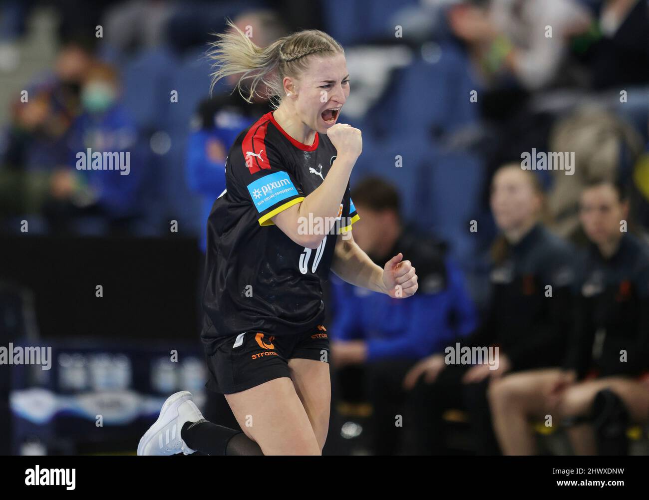 Krefeld, Deutschland. 03rd Mar, 2022. firo: 03/03/2022 Handball: women ...