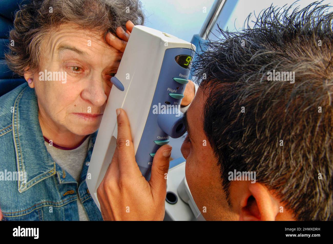 Air puff tonometer hi-res stock photography and images - Alamy
