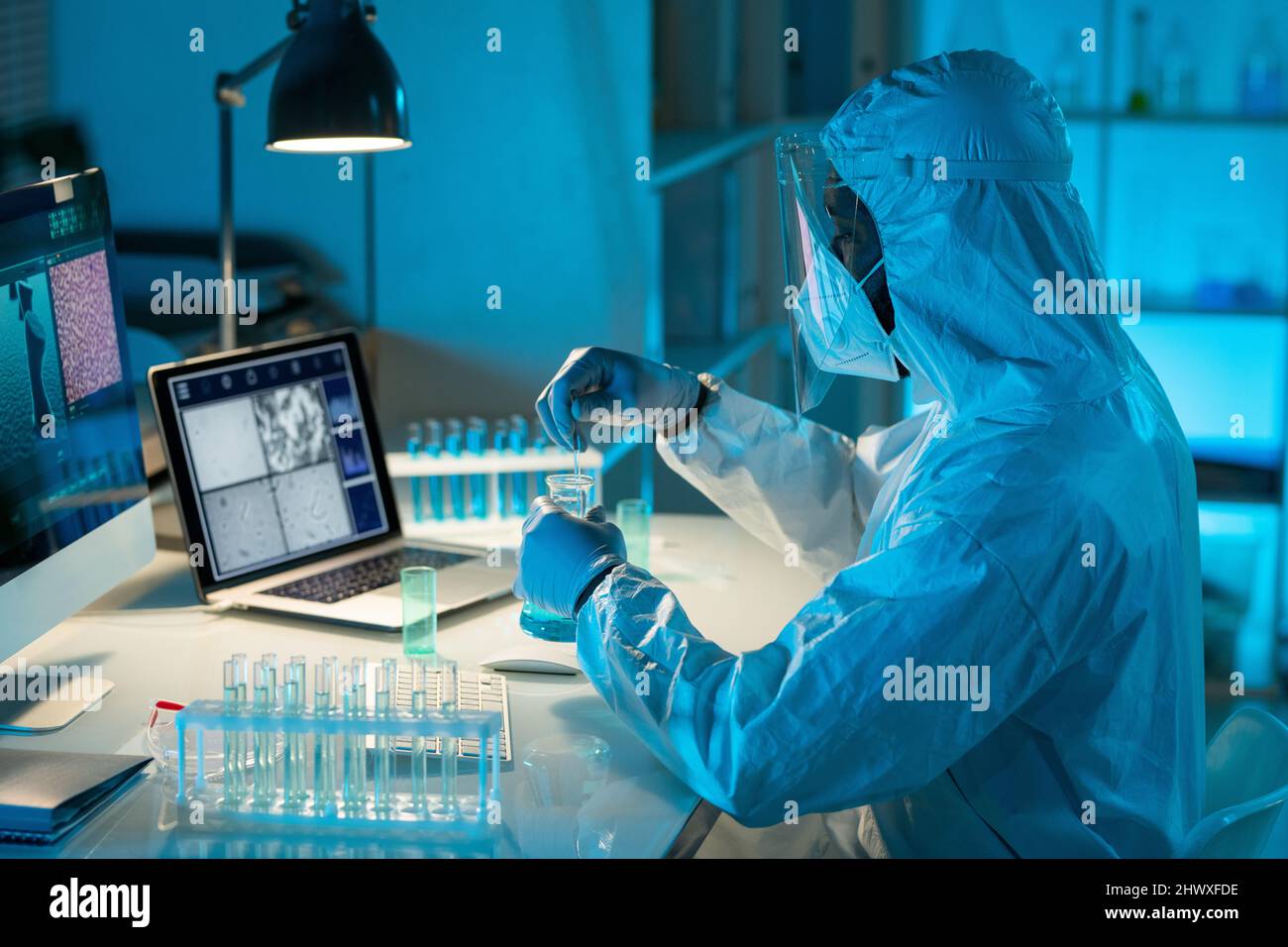 African researcher computer hi-res stock photography and images - Alamy