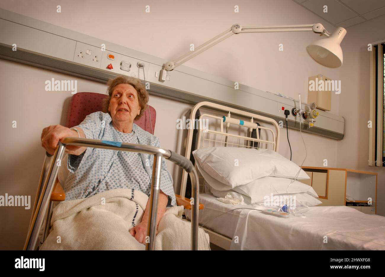 Frail old people hospital hi-res stock photography and images - Alamy
