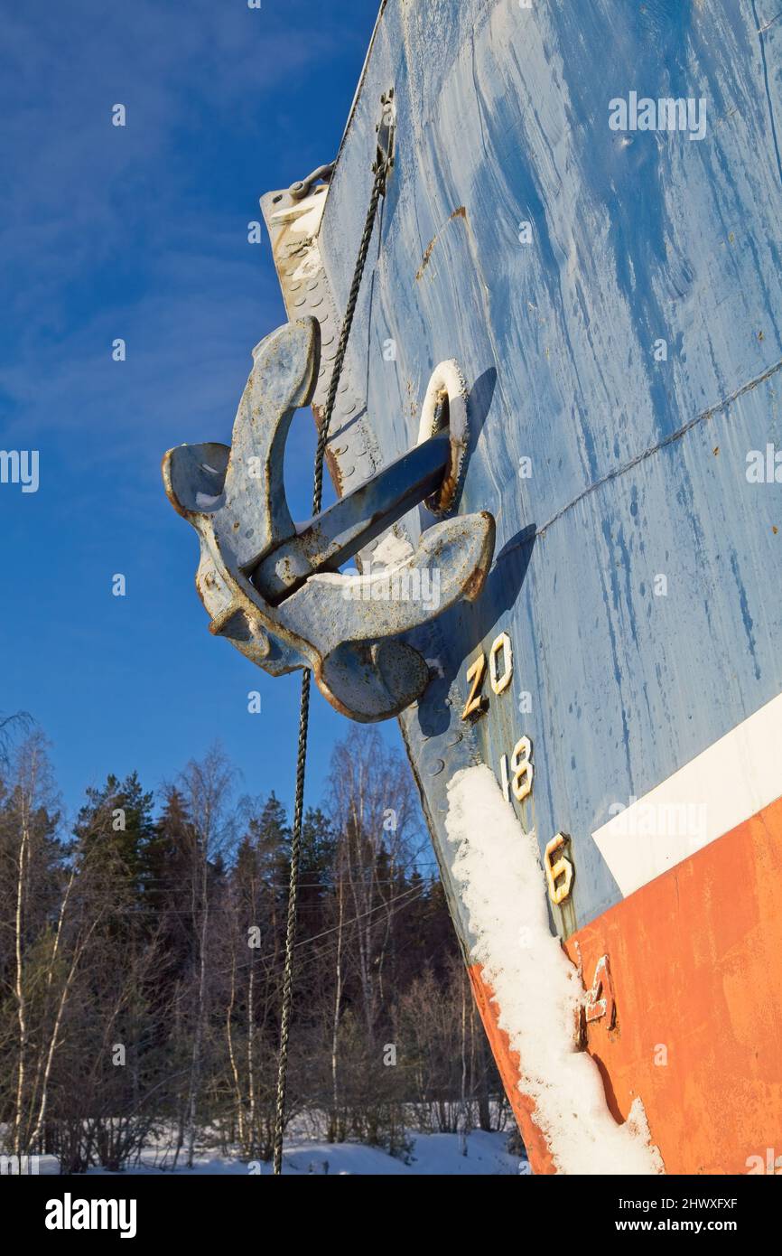 Anchor at a ships side Stock Photo - Alamy