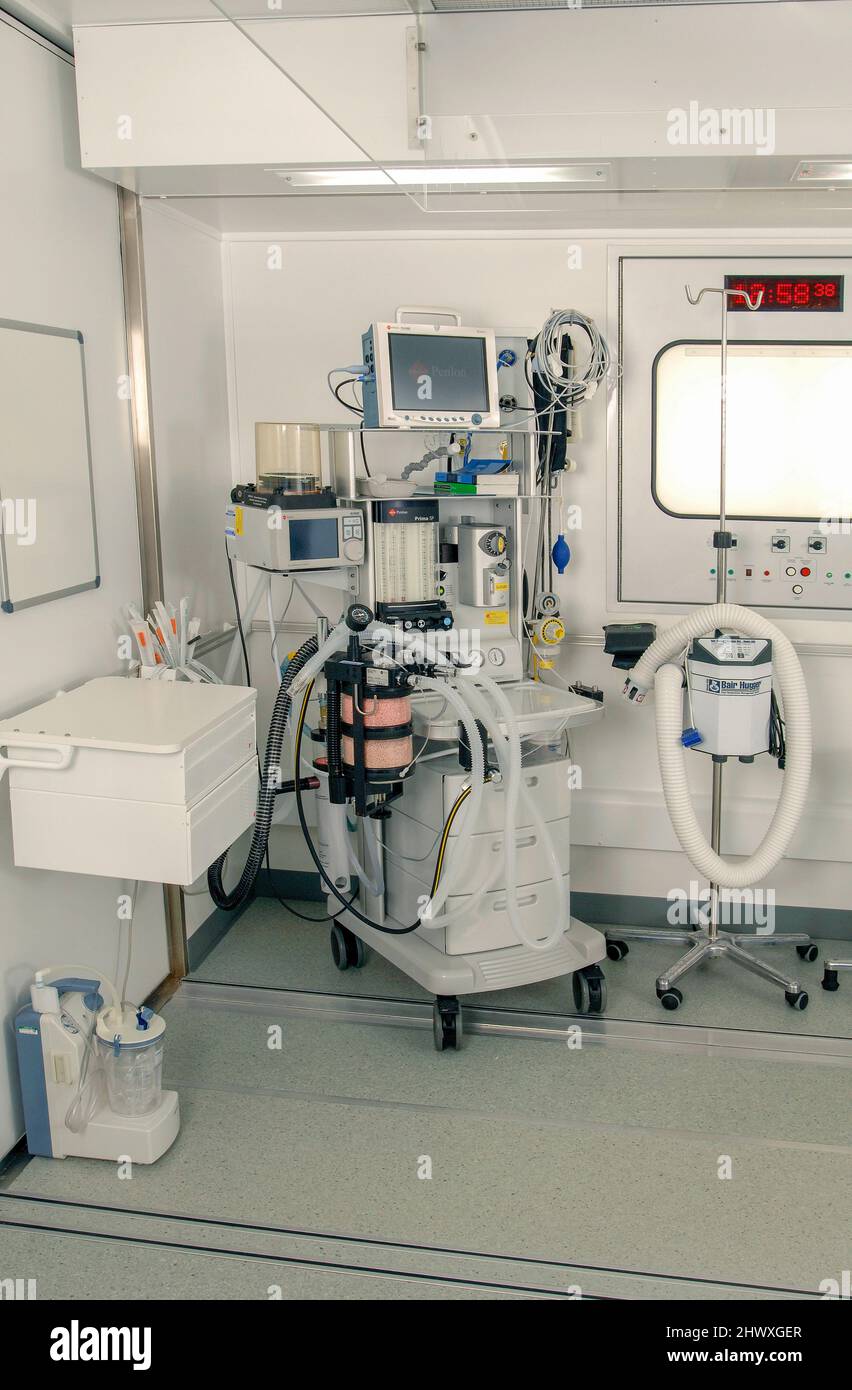 Anaesthesia machine hi-res stock photography and images - Alamy