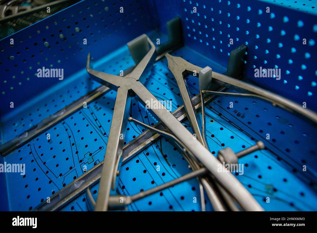 Various surgical tools hi-res stock photography and images - Alamy