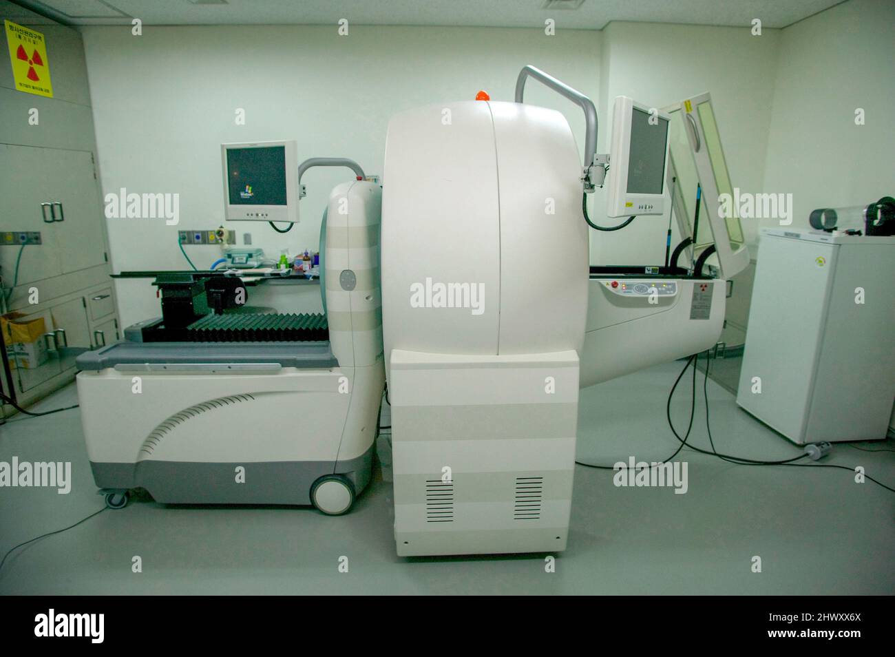 Pet scan machine hi-res stock photography and images - Alamy