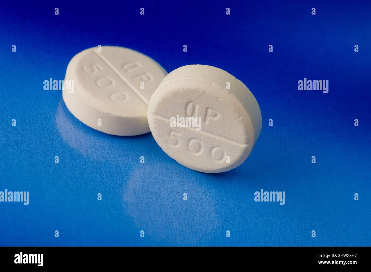 500mg pill hi-res stock photography and images - Alamy