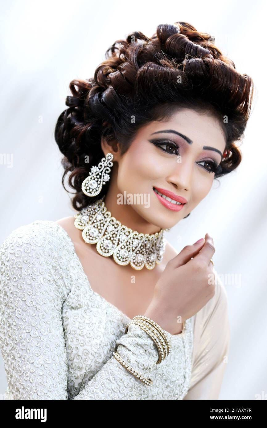 Asian Bridal Photos Stock Photo - Alamy