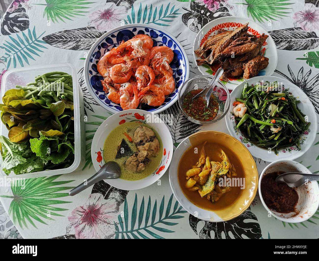 Thai chef cooking food fusion traditional local southern thai food set ...