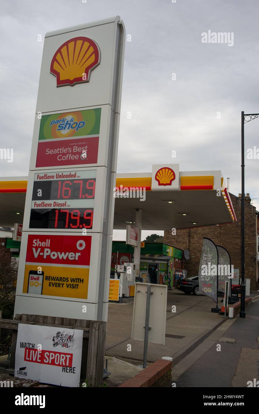Shell petrol station in Romsey Hampshire Uk charging £167.9 for ...