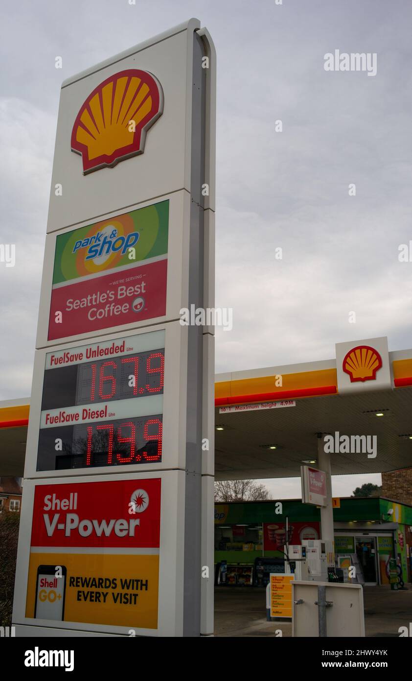 Shell petrol station in Romsey Hampshire Uk charging £167.9 for ...