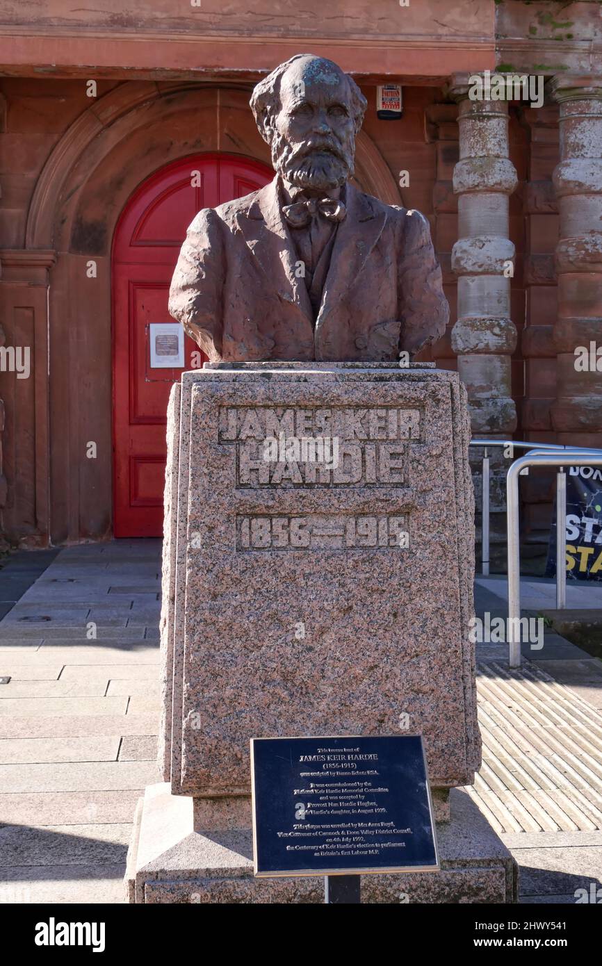 memorial to James Keir Hardie, Britains first Labour Party Member of ...