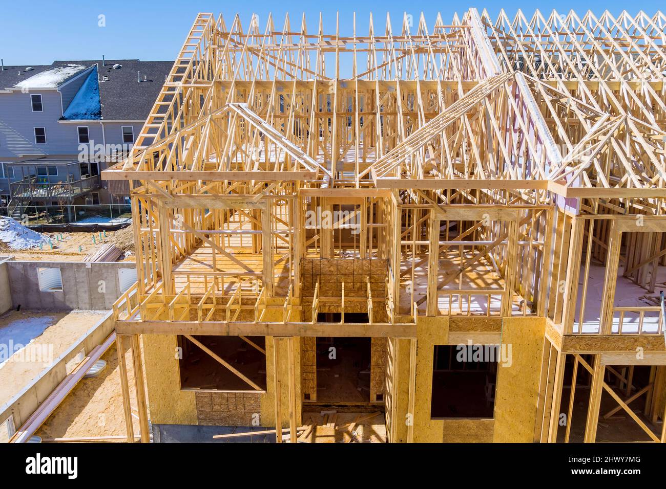 Exterior view construction new residential home Stock Photo - Alamy