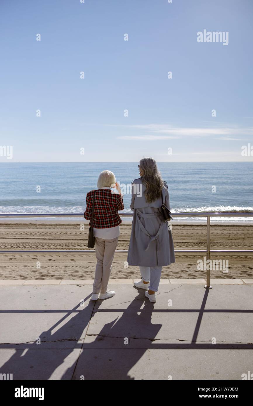 Modern rest hi-res stock photography and images - Alamy