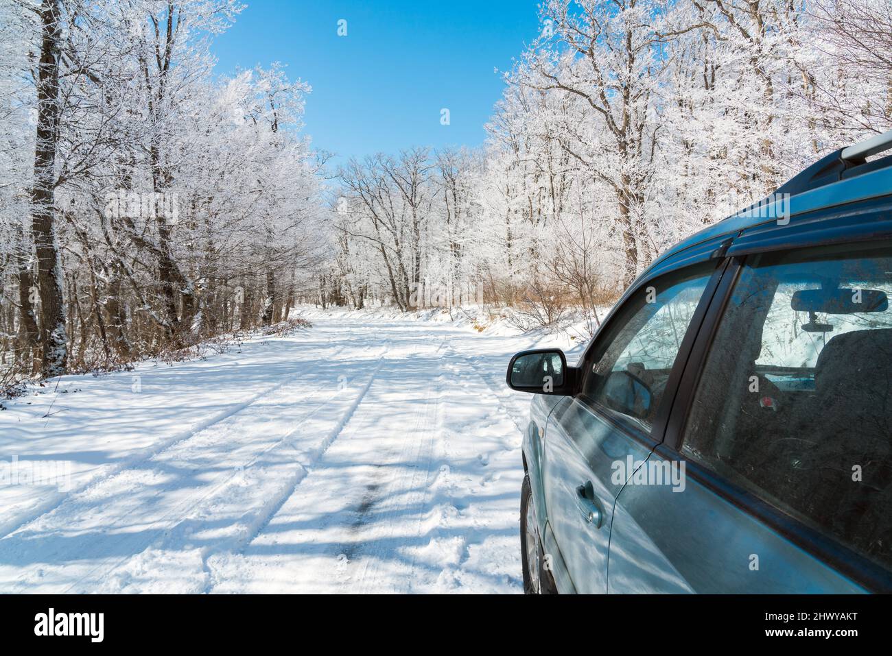 Car on snowy forest road hi-res stock photography and images - Alamy