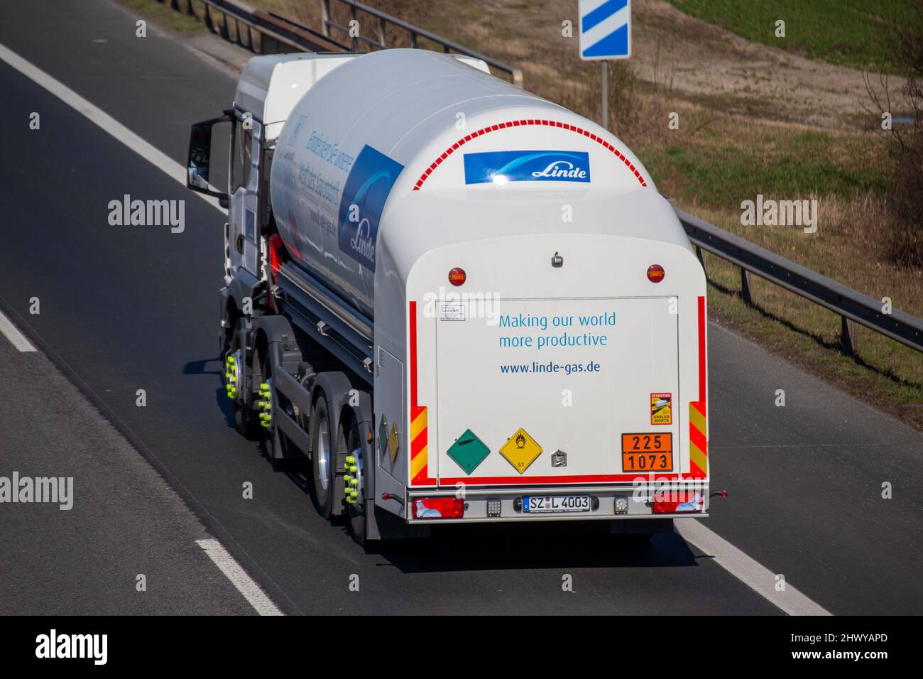 Linde tank truck on the A 61 motorway near Ludwigshafen (Rhineland ...