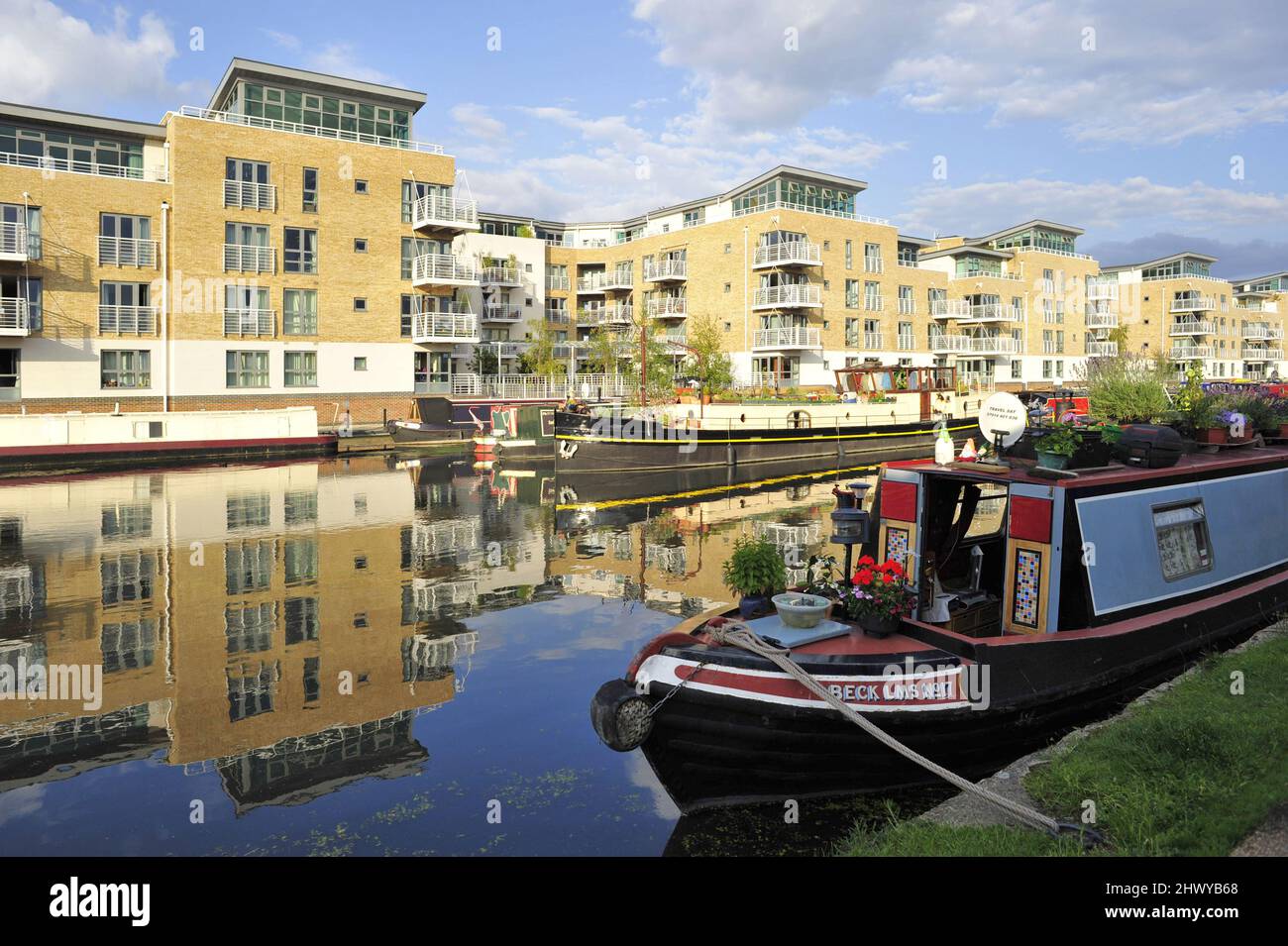 Brentford dock hi-res stock photography and images - Alamy