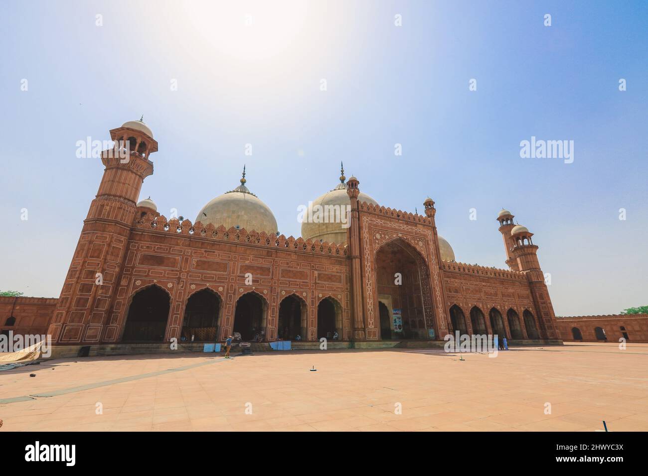 The Badshahi Mughal-era congregational Mosque in Lahore, Punjab ...
