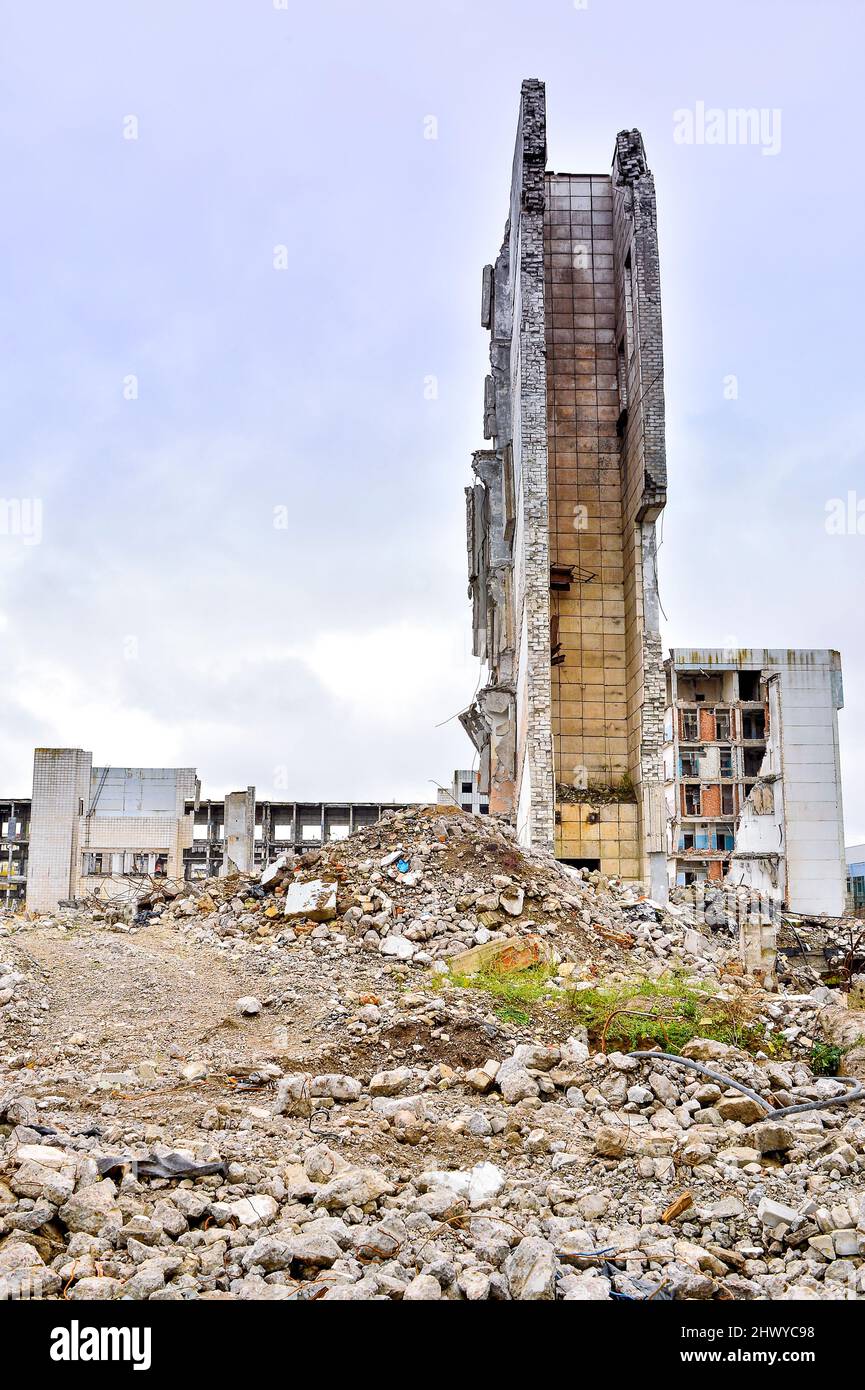 The remains of concrete walls of the building after the explosion Stock ...