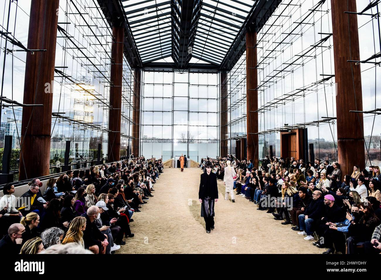 Fall winter 2022 paris fashion week hi-res stock photography and images ...