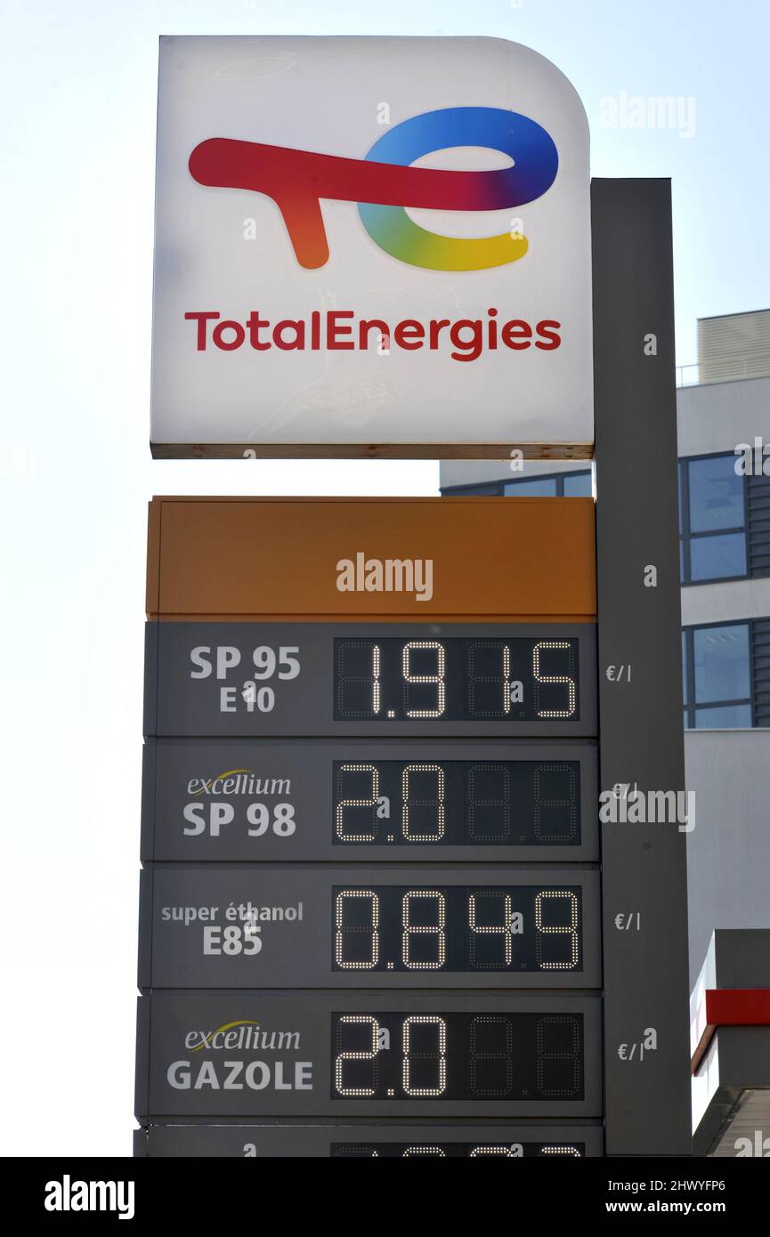 FRANCE. PARIS (75) TOTAL ENERGIES GAZ STATION MARCH 7 2022 Stock Photo ...
