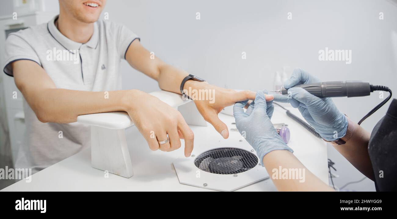 Man pedicure men in salon hi-res stock photography and images - Alamy