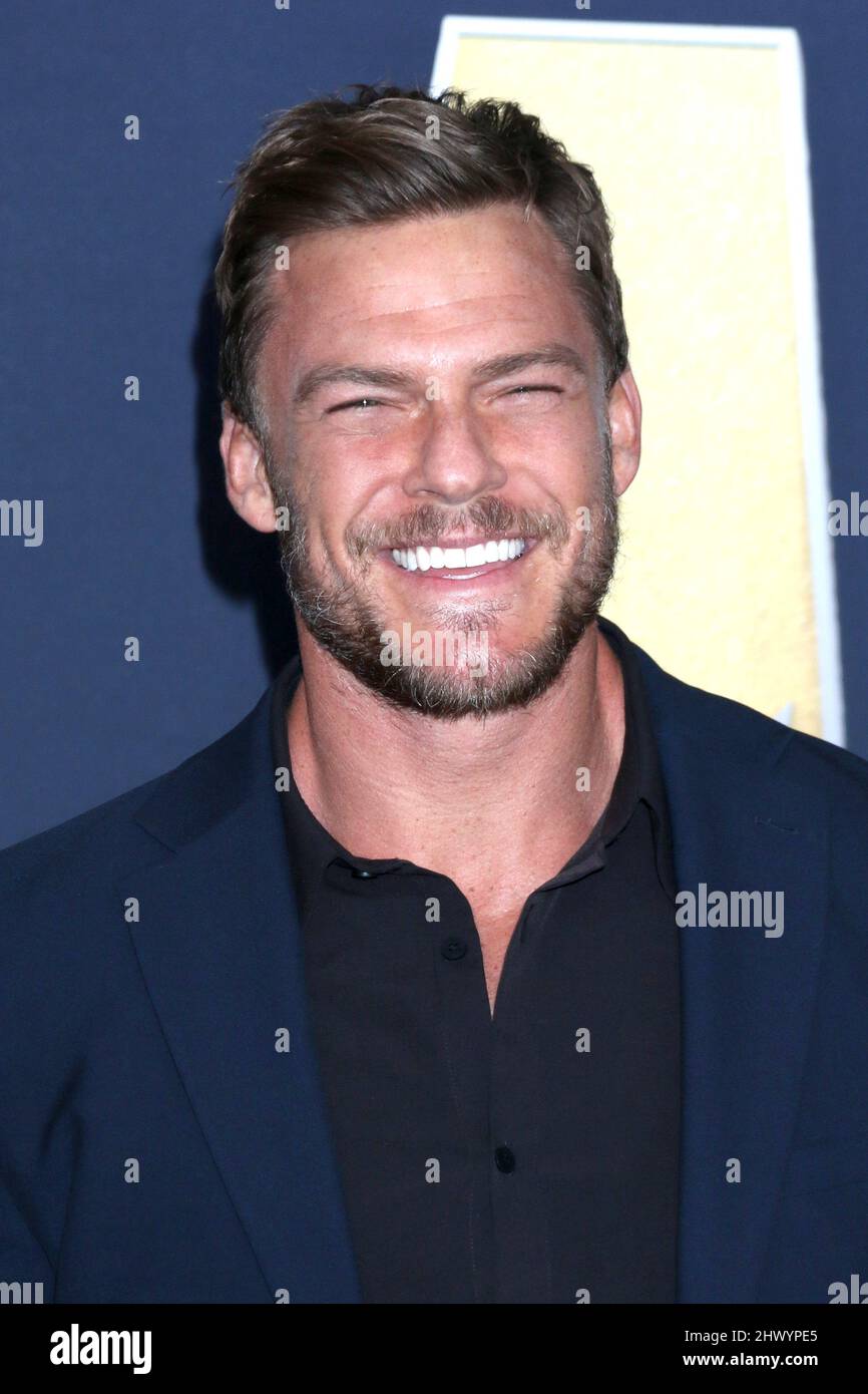 Alan ritchson hi-res stock photography and images - Alamy