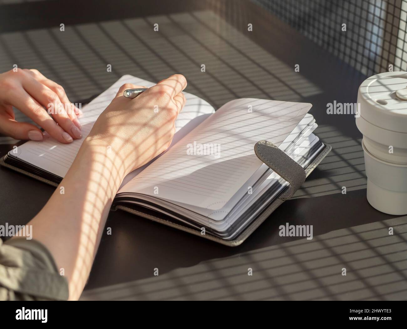 Taking take note notes hi-res stock photography and images - Alamy
