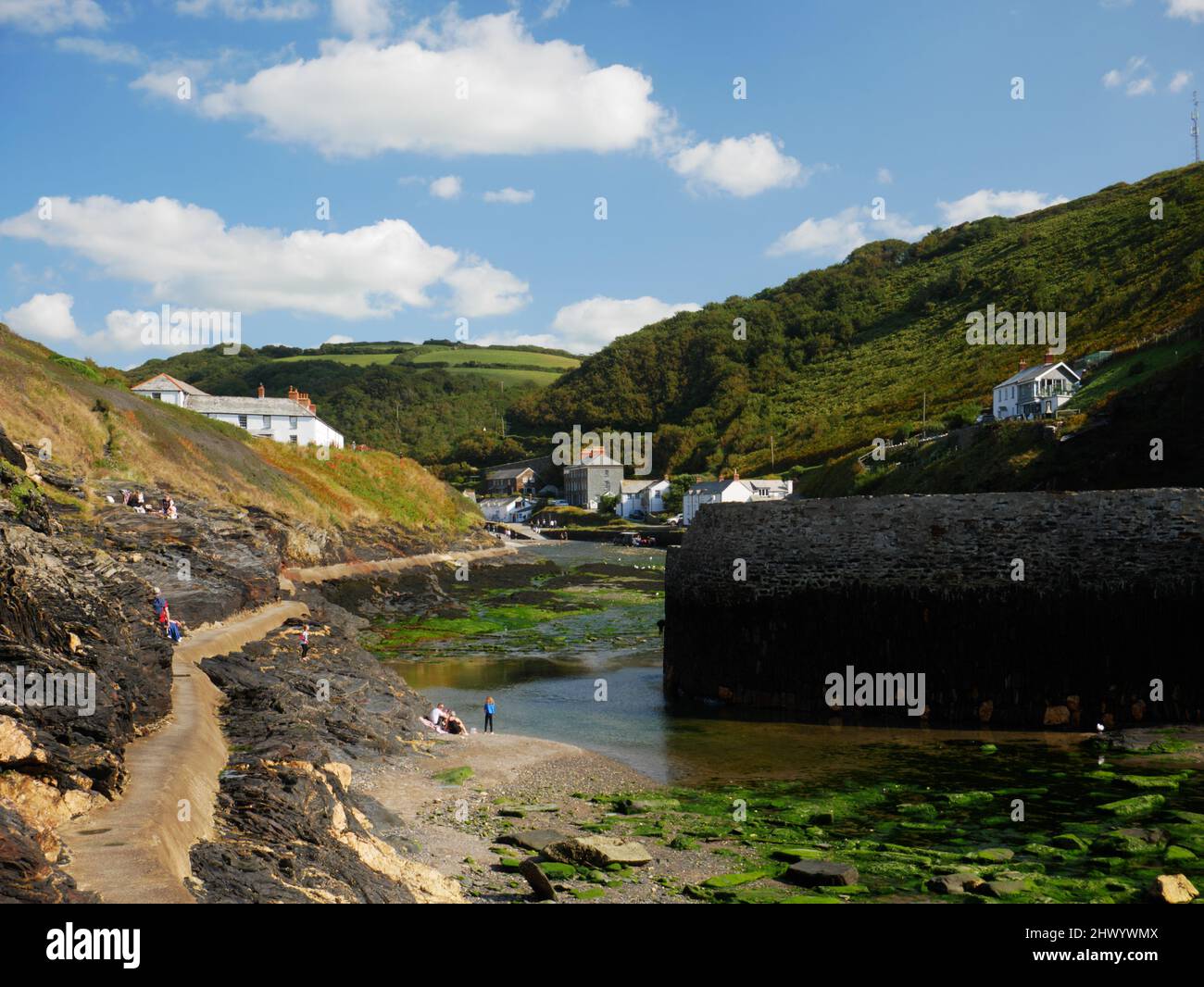 Boscastle harbour hi-res stock photography and images - Alamy